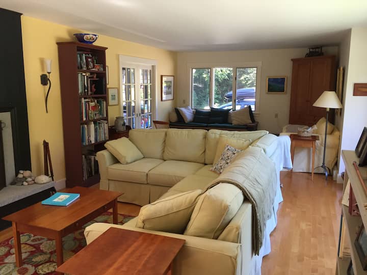 High Point, Wonderful Coastal Contemporary. - Camden, ME