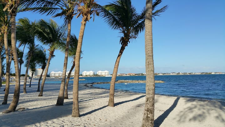 Ideal Studio Cozy & Near Beach, Fishfry & Downtown - Nassau