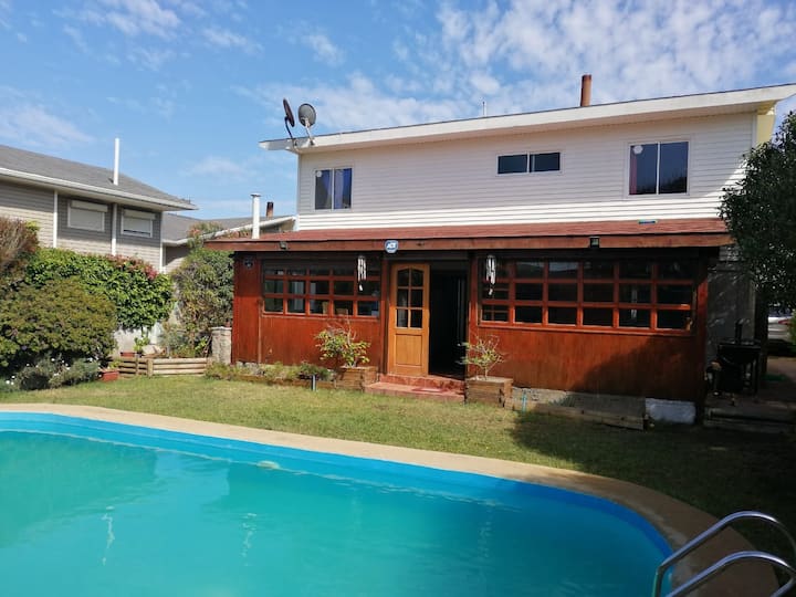 Amplia Casa Familiar C/piscina A Pasos De La Playa - El Quisco