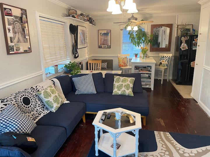 Charming One Bed Apartment - St. Petersburg, FL