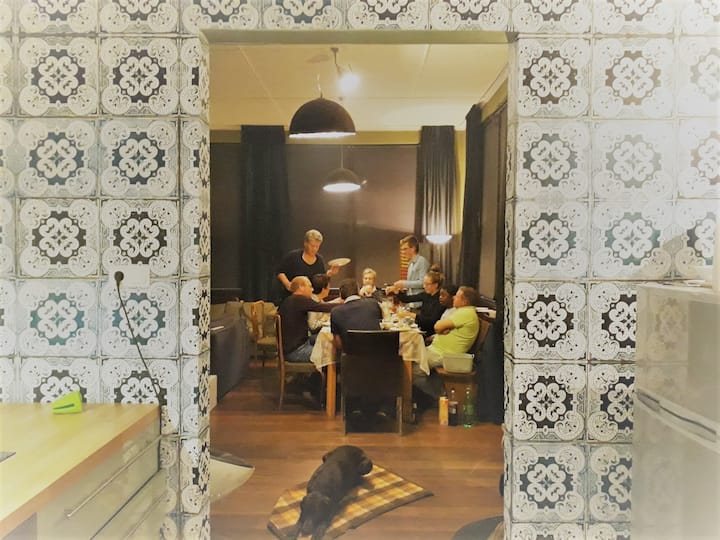 Familiehuis 13 Persoons In Oude Art Deco School - Dokkum