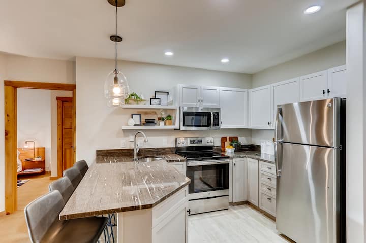Snow Life - 2bed/2bath Walk To Ski + Pool/hot Tub - Keystone, CO