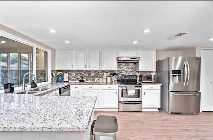 Havean Retreat - Spacious Home In Carrollton - Carrollton, TX