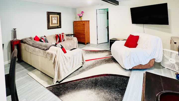 Apartment W/ Lake Access Close To Downtown - Burlington, VT