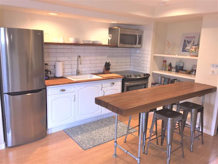 Huge Home A Block From Green Lake - Seattle, WA