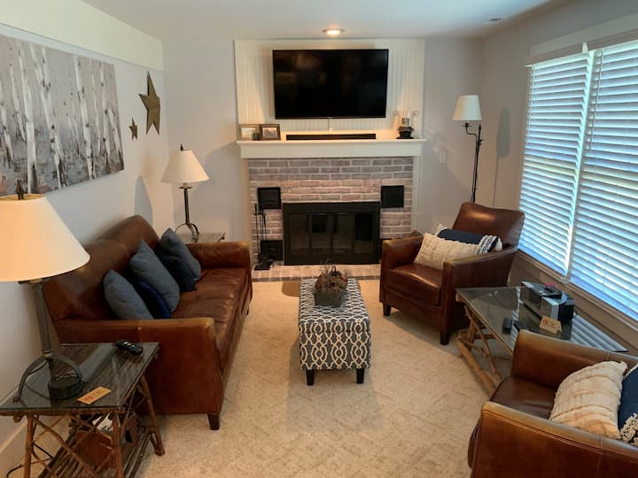 Cozy Cottage Getaway! - Galena, IL