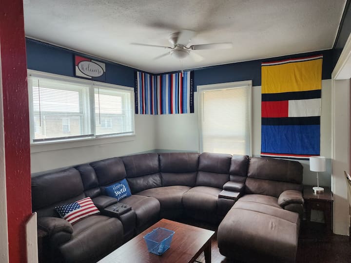 The Th Apt. With Natural Light! - Rockford, IL