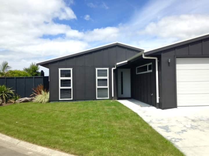 The Grove Retreat - Clive