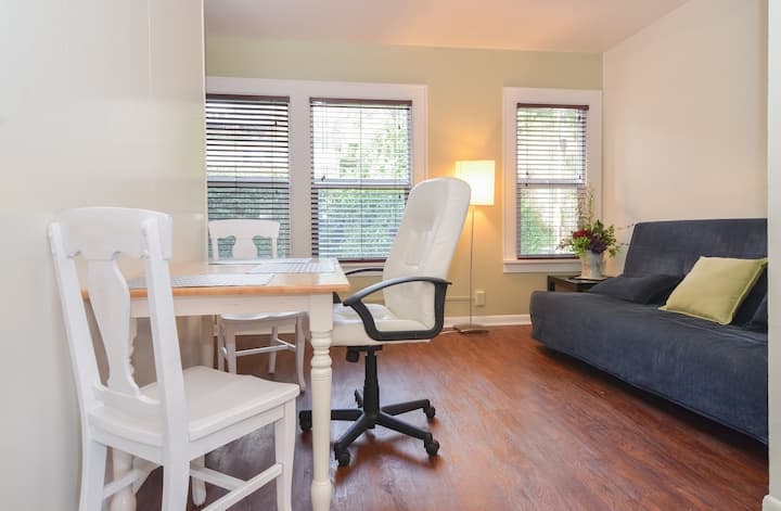 Remodeled Walk To Uw/view/serene #F - Seattle, WA