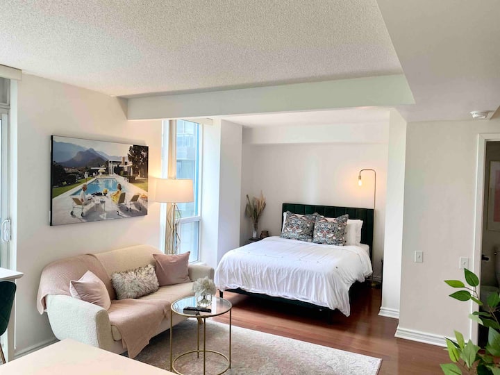 Mid-century Modern Loft-style Studio In Dt Core - Toronto