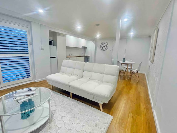 1 Bedroom Self Contained Flat - Collaroy