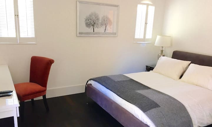 Elite Designer Modern Suite Private Entrance/patio - Atherton, CA