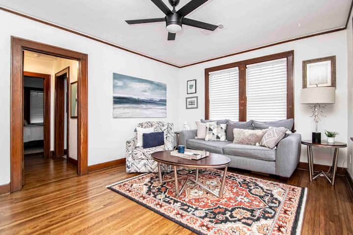 The Lucy ~ Walk Downtown ~ King Bed - Little Rock, AR