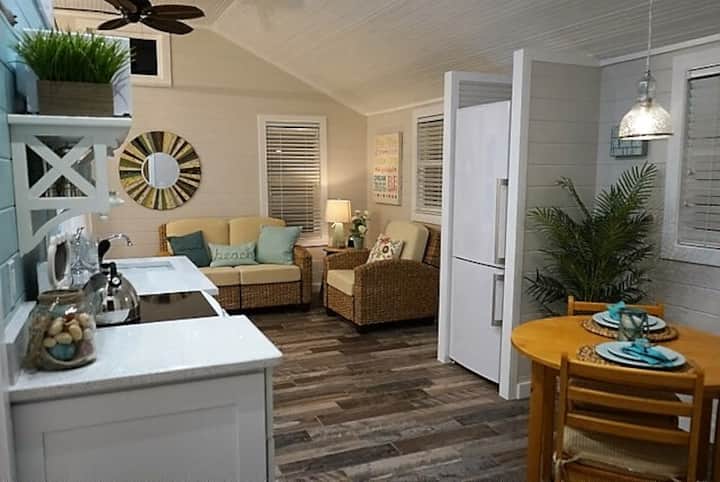 The Sarasota Sea Turtle Cottage - Sarasota, FL