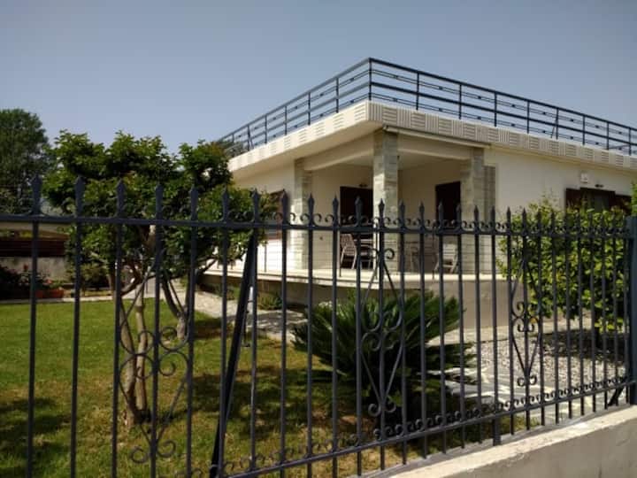 Εξοχική μονοκατοικία τρία λεπτά από την θάλασσα - Неа-Макри