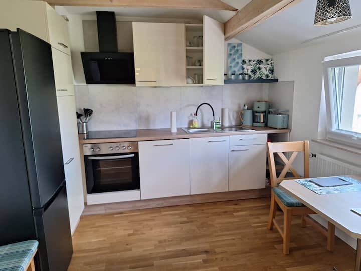 Separate Dg-wohnung Mit Blick Auf Den Garten - Schwäbisch Gmünd