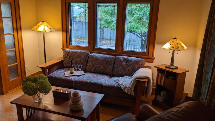 Close House Craftsman Bungalow(3br/4beds/2fbath) - La Crosse, WI