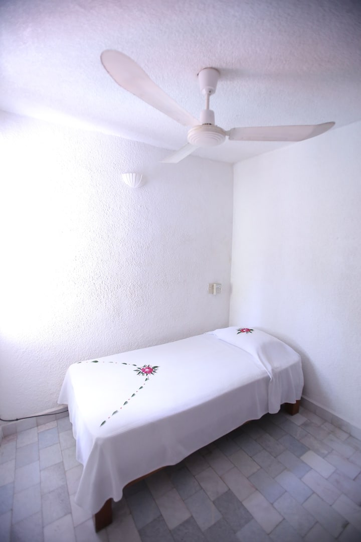 Casita Economica A 2 Cuadras De La Playa La Madera - Zihuatanejo
