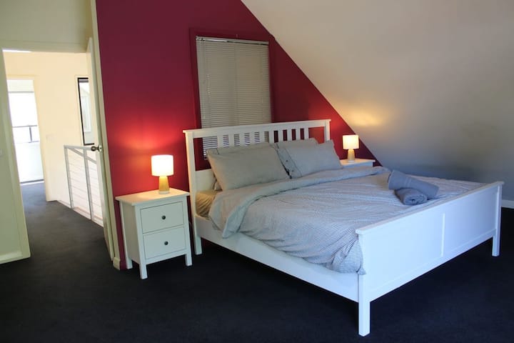 440 Steps To The Beach! Sleeps 9 - Malua Bay