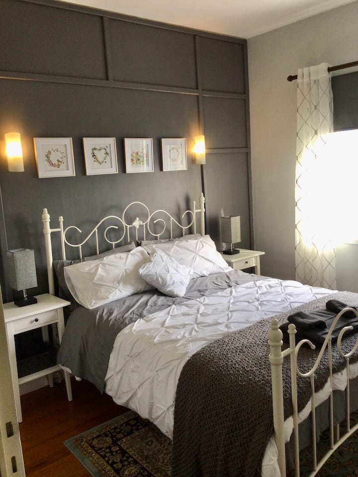 Maison Fief- Entire Accommodation, Bed & Breakfast - Mirambeau