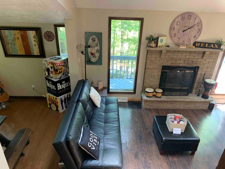 5 Bedroom Home With Gameroom In Poconos #1 Resort - Bushkill, PA