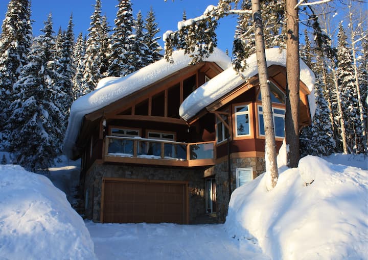 Grizzly Chalet- True Ski-in/ski-out - Alberta