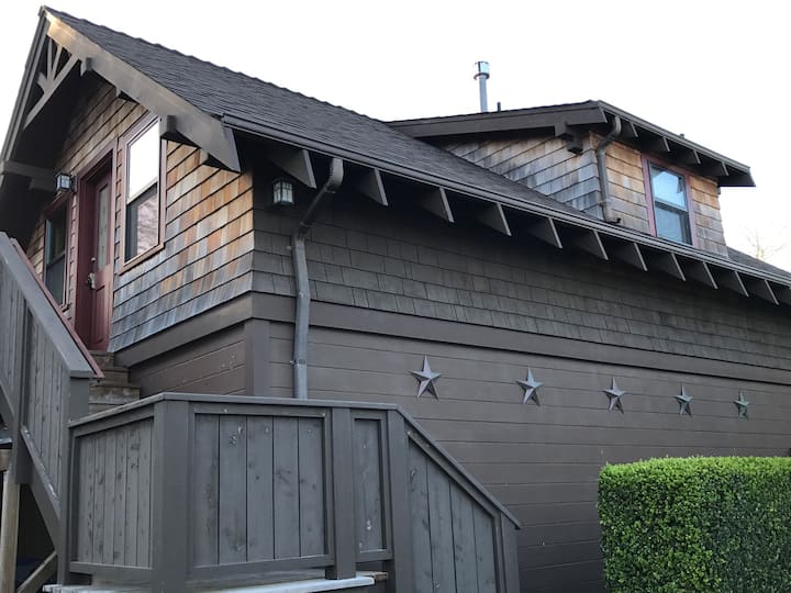 Charming One-bedroom Cottage.  Upscale Quiet Neighborhood. Convenient Location. - Arcata, CA