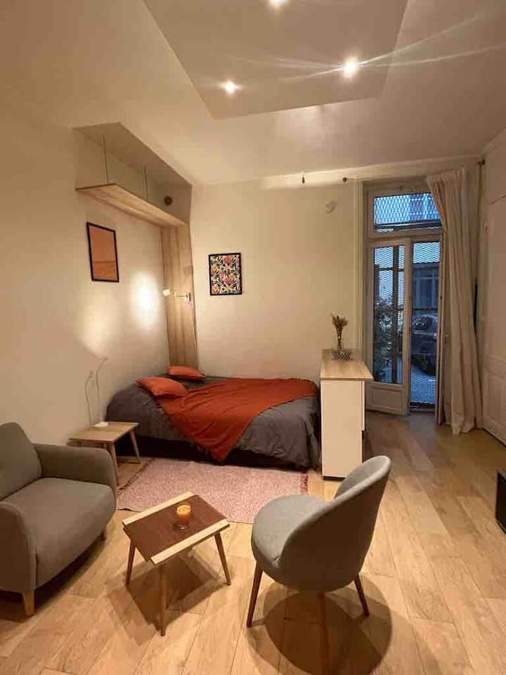 Paris : Grand Studio Au Cœur Du 9ème - Paris