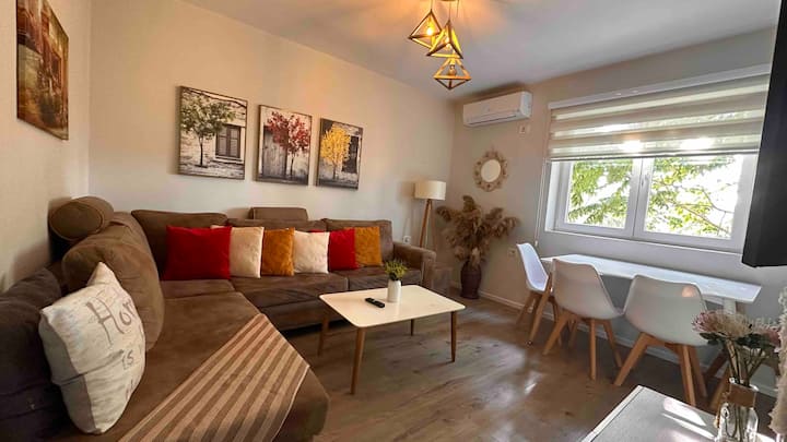 Dafina Central , 2 Bedroom Apartment. - 티라나