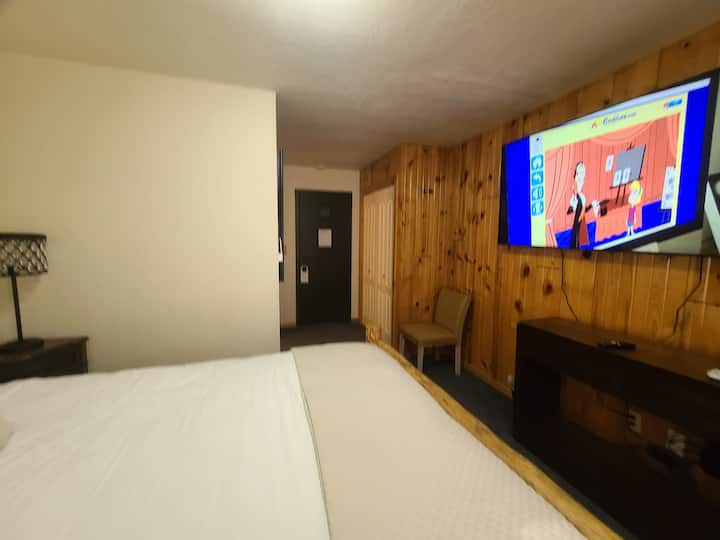 Haunted Hotel Room.  1 Queen Bed And Private Bath. - Afton, WY