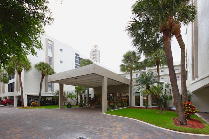 Apt. In Sunny Isles -232 - Str-00185 #Cnd2330764 - Sunny Isles Beach, FL