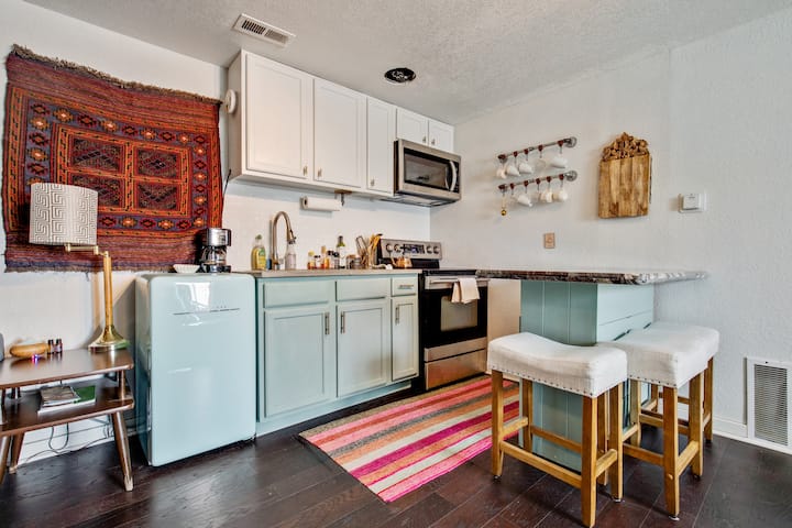 Boutique Studio | Walk To Bars | Couples Retreat - Denver, CO