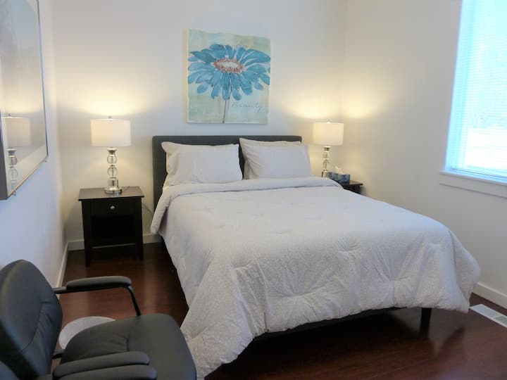 5 Bedrooms Entire 1st Floor Happy Valley Comfort. - Happy Valley, OR