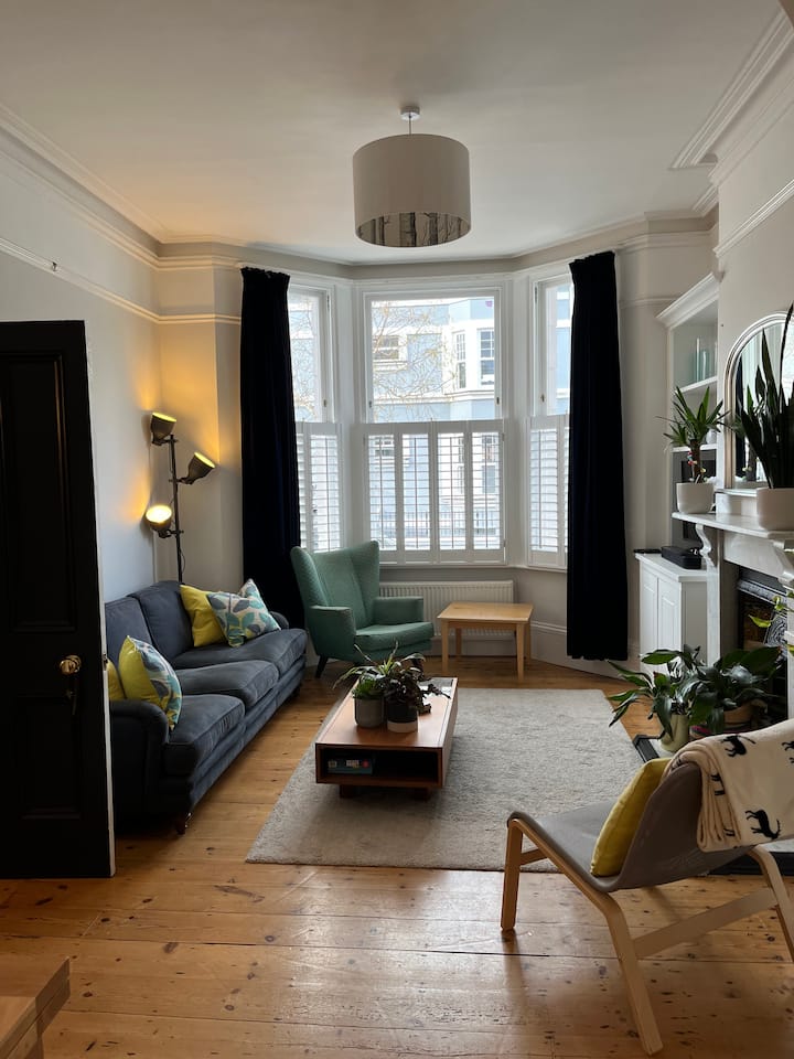 Cheerful 4-bedroom Family Home In Brighton - Brighton
