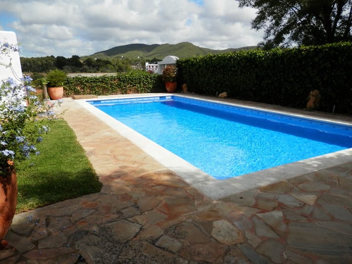 Amplia Casa Familiar Con Piscina En Zona Tranquila - Santa Eulària des Riu