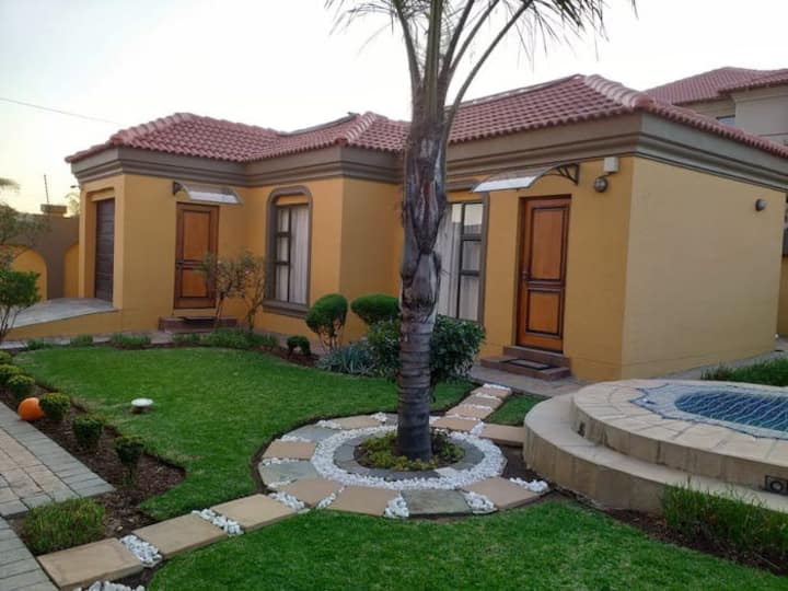 Cute Cottage In The South Of Johannesburg - Alberton