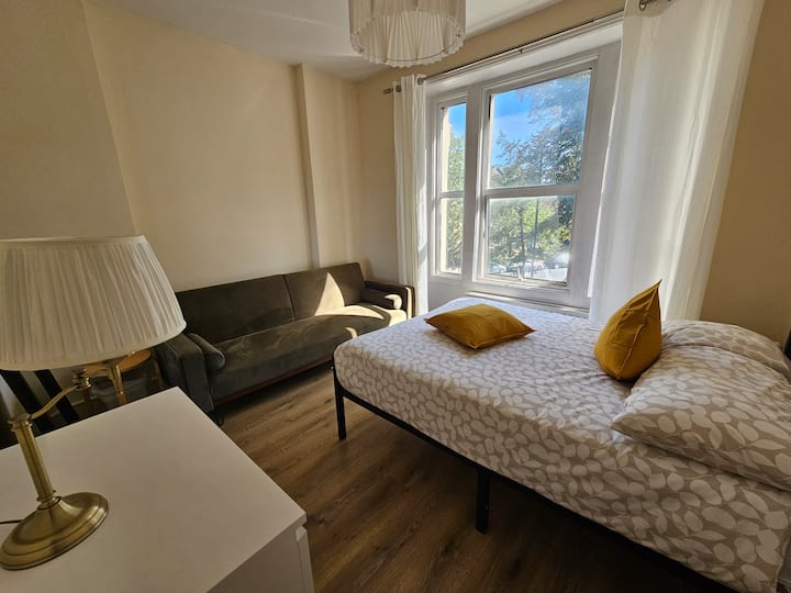 A Double Room In The Heart Of Brixton - C6a - 런던