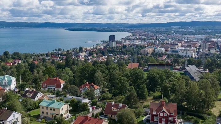 Rum Med Egen Ingång Nära Staden Och Stadsparken - Jönköping