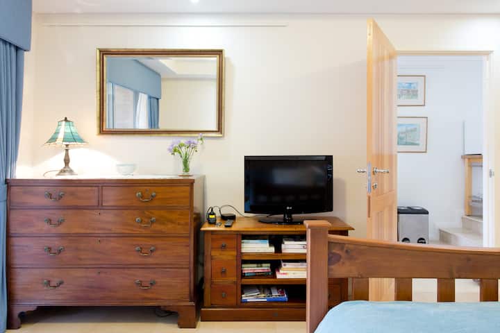 City Beach Retreat- 5 Mins Walk To Beach - 클레어몬트