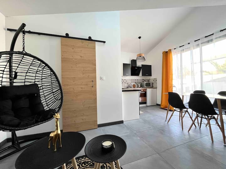Studio Indépendant Place De Stationnement - La Rochelle