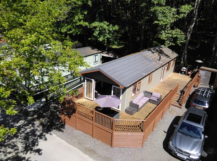 Pony Meadows Lodge On The Shore Of Lake Windermere - Coniston