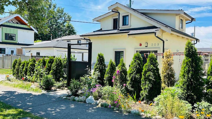 Laneway House In Vancouver - Vancouver