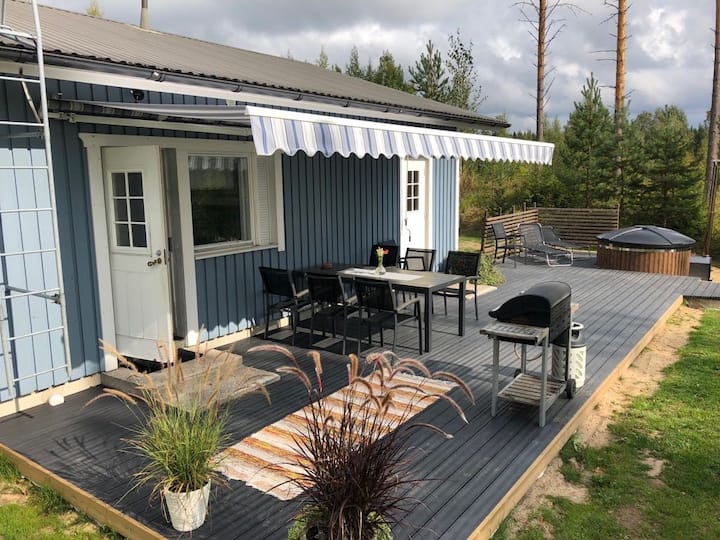 Well-equipped  Cottage With A Hot Tub By The Lake - Mikkeli