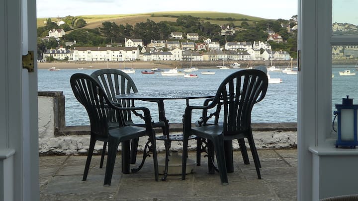 Enchanting Riverside Cottage, In Appledore - アップルドア