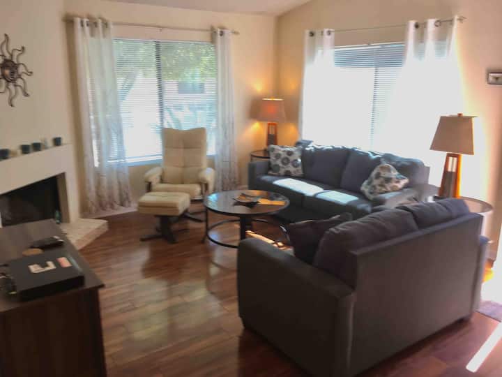 Large Gated Townhome Retreat With Pool & Parking - Tucson, AZ