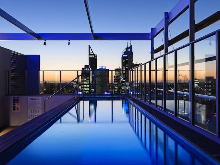 In The City. 1b-1b Pool, Gym, Parking, Nice View - Perth