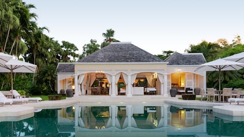 Ocho Rios Luxury Villas & Vacation Rentals | Airbnb Luxe | Luxury Retreats