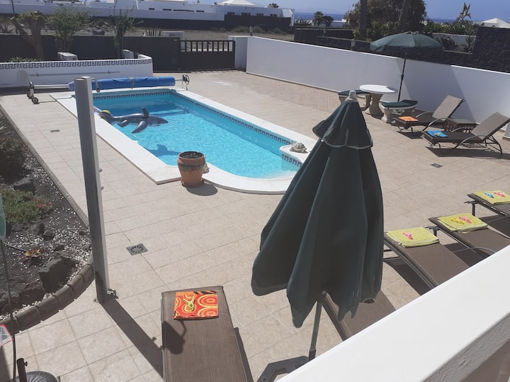 Villa With Heated Pool Near Water Park & Beach - Lanzarote