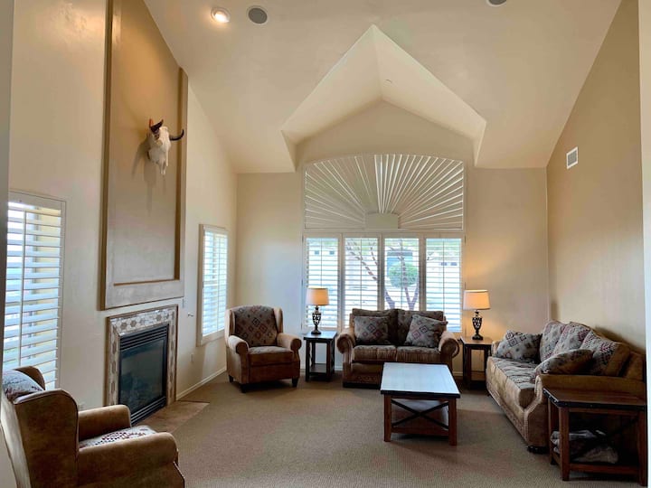 Luxury Hilltop Home L Pool! L Epic Views! - Catalina, AZ