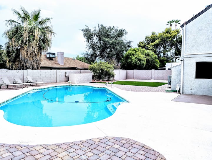 Luxury Vacation Home In Phoenix - Pool - Sleeps 17 - Phoenix, AZ